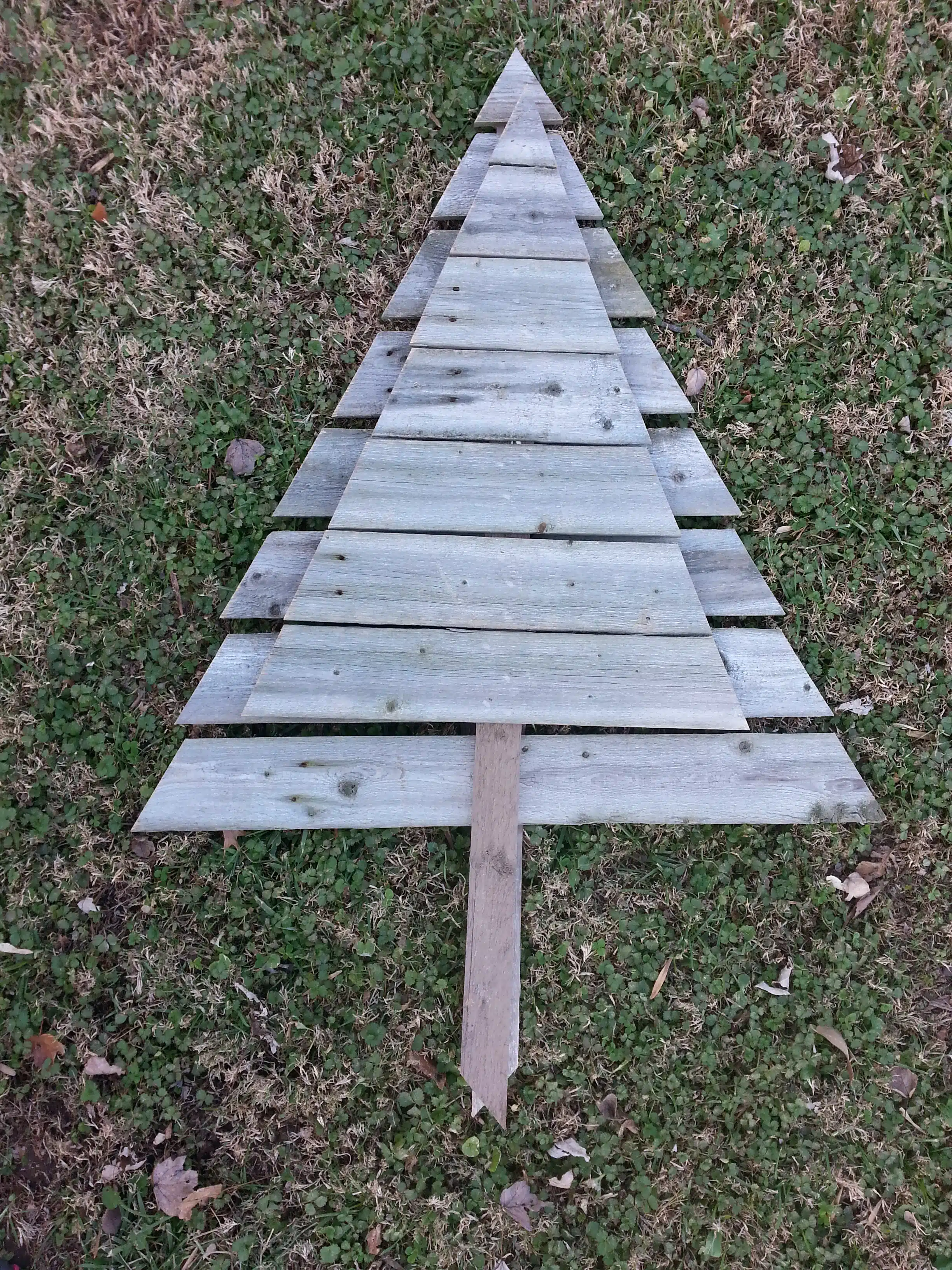 Reclaimed Wood Christmas Trees - My Repurposed Life®