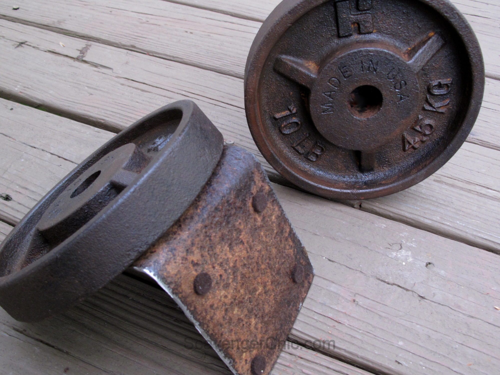 Unique Bookends using 10 Pound Weights - My Repurposed Life®