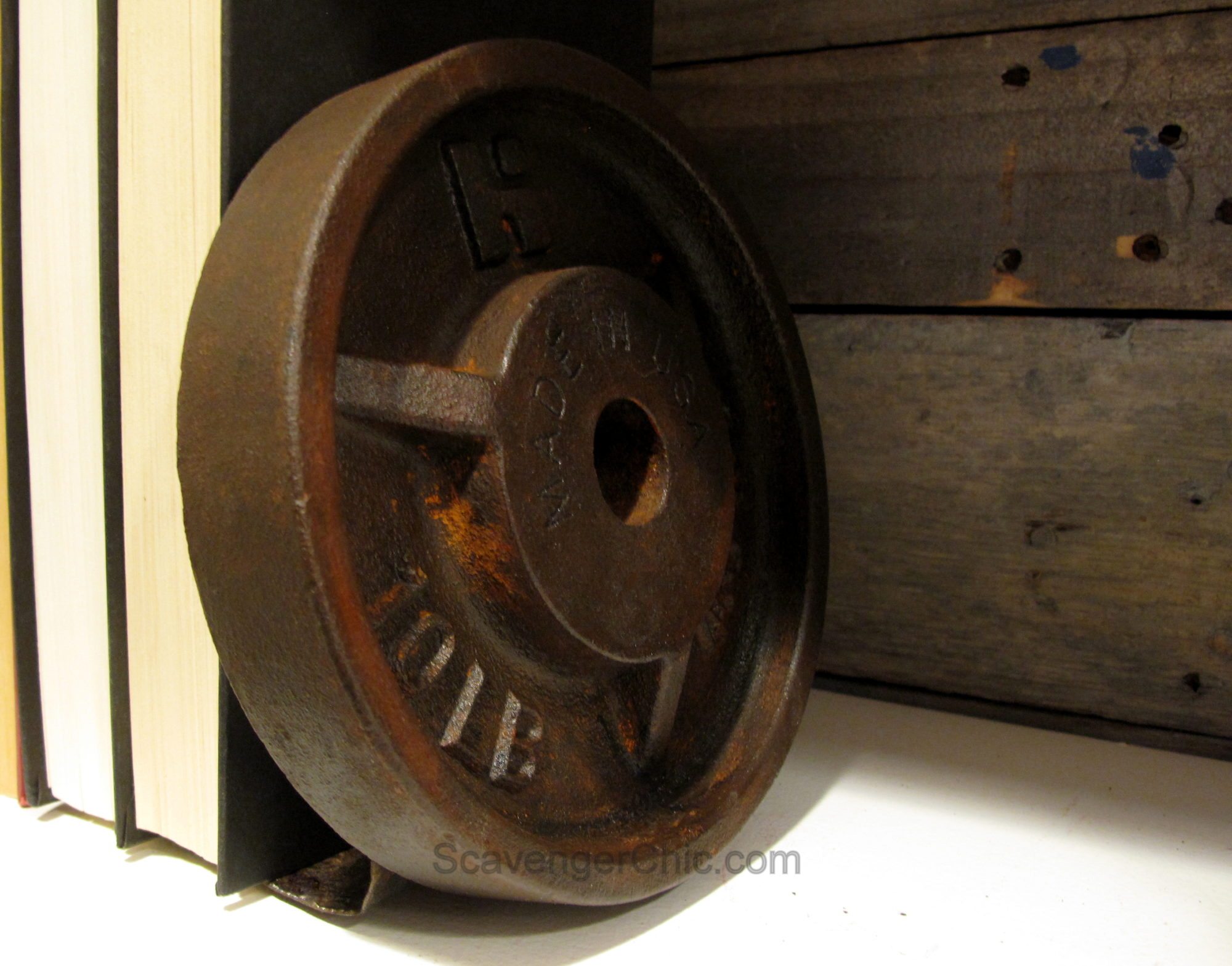 Unique Bookends using 10 Pound Weights - My Repurposed Life®