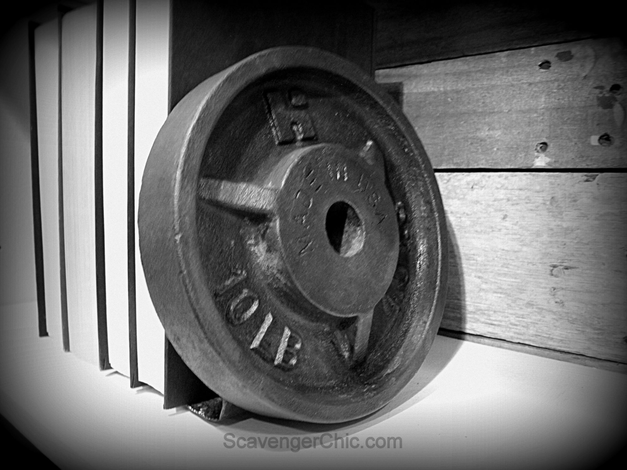 Unique Bookends using 10 Pound Weights - My Repurposed Life®