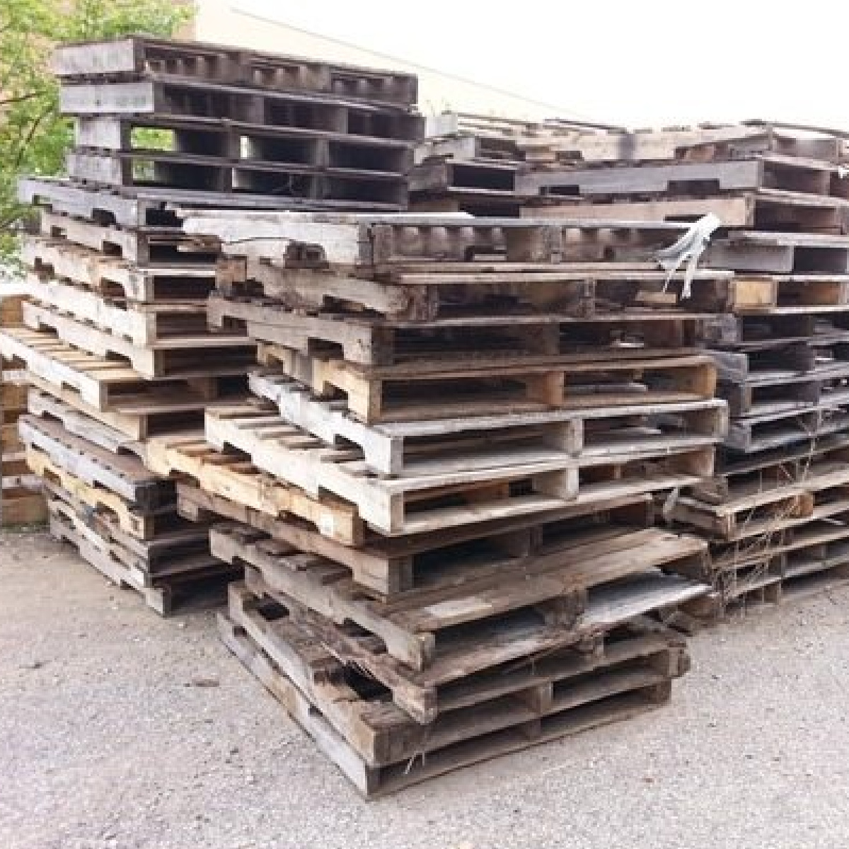 Pallet Projects and Tips for Dismantling Pallets