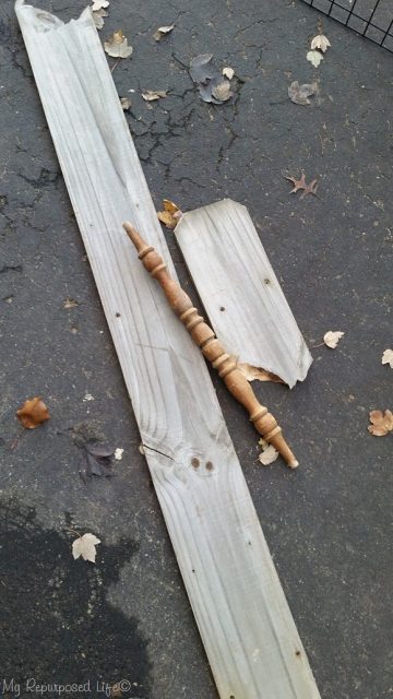 Wooden Spindle Sign For Christmas - My Repurposed Life®