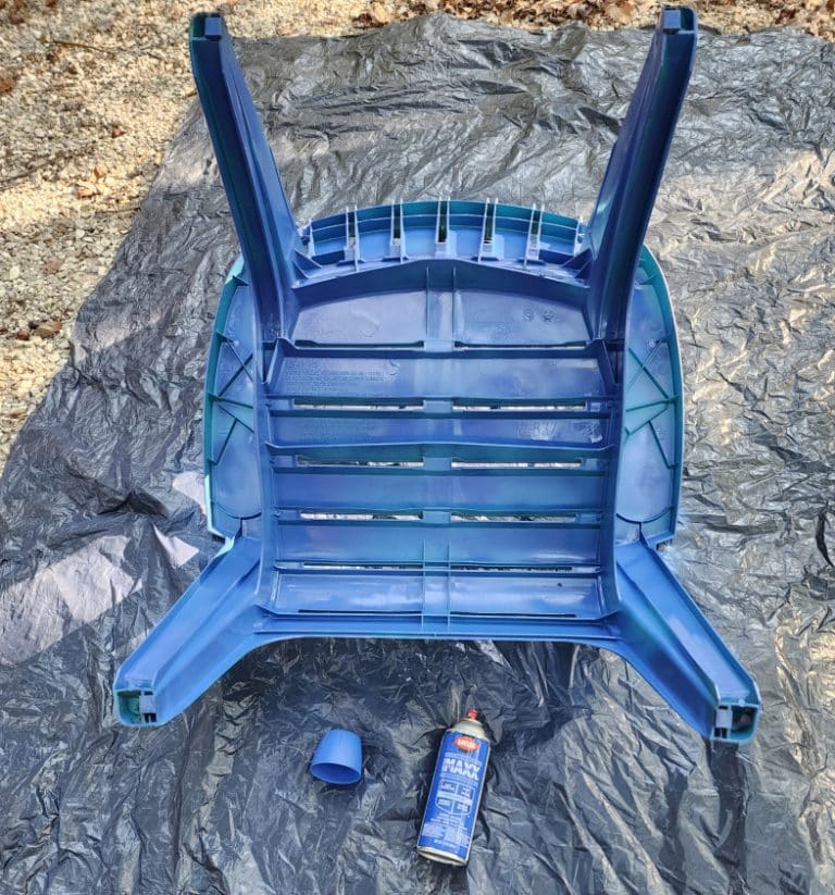 How to Refresh Old Plastic Adirondack Chairs with Spray Paint - My ...