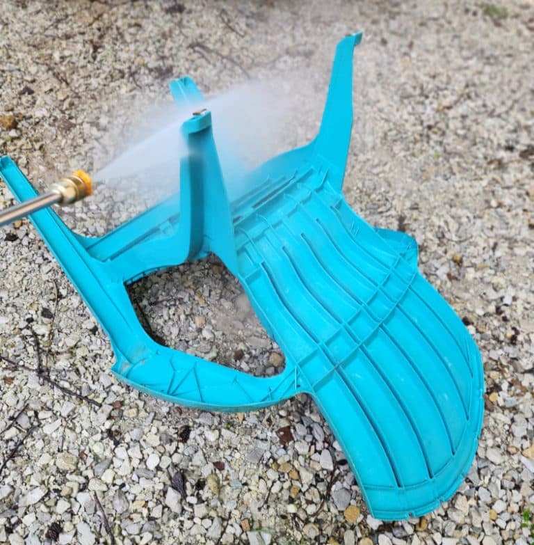 How to Refresh Old Plastic Adirondack Chairs with Spray Paint - My ...